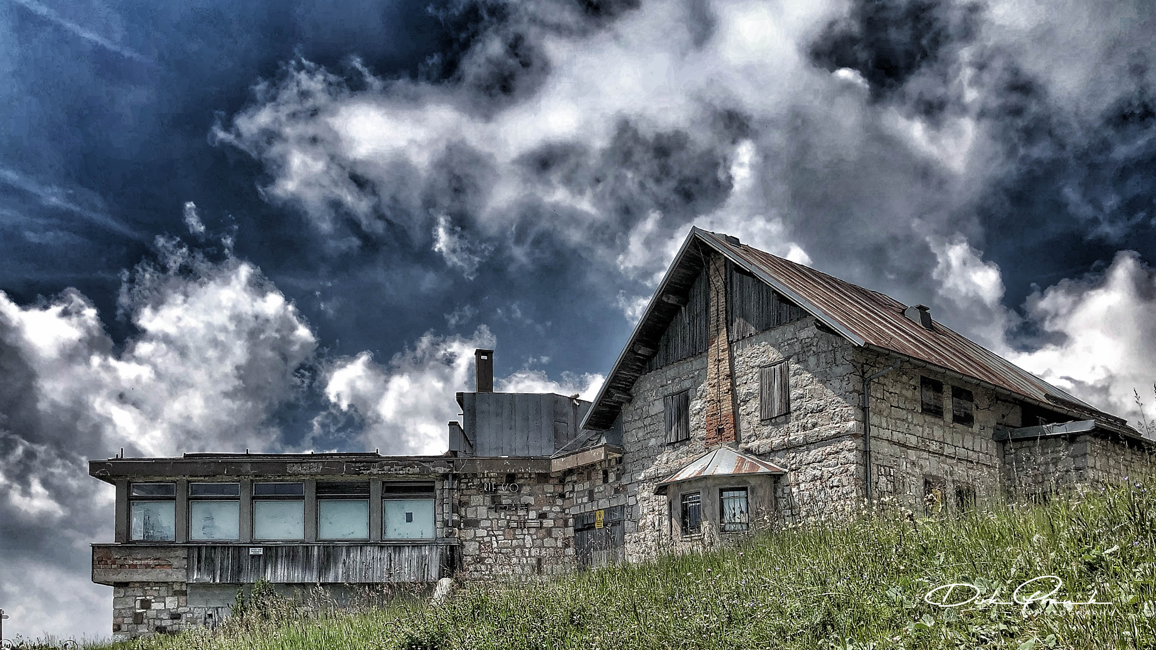 Urban Exploration – Dirk Pronk Photography